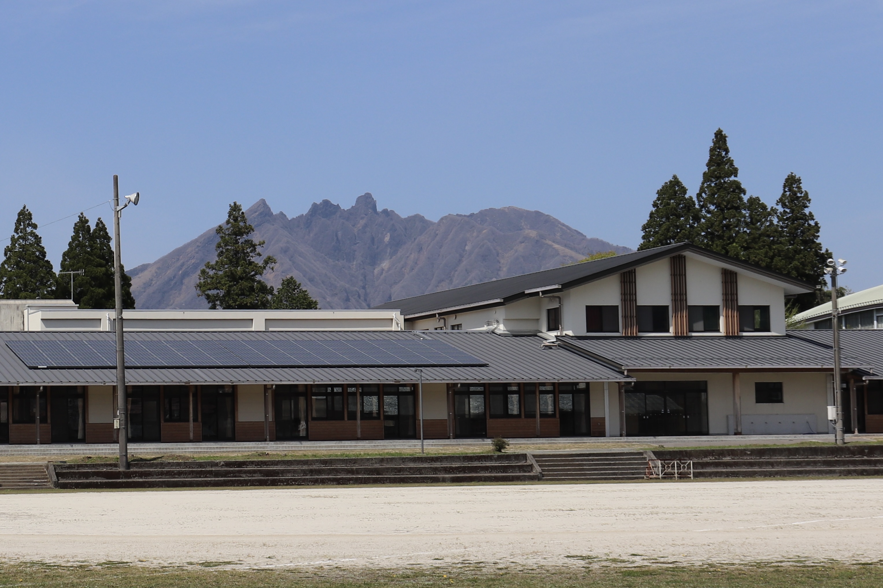 熊本県民テレビにて放送の『くりぃむしちゅーの熊本どぎゃん！？』に、高森高校マンガ学科が登場！ | COAMIX｜株式会社コアミックス